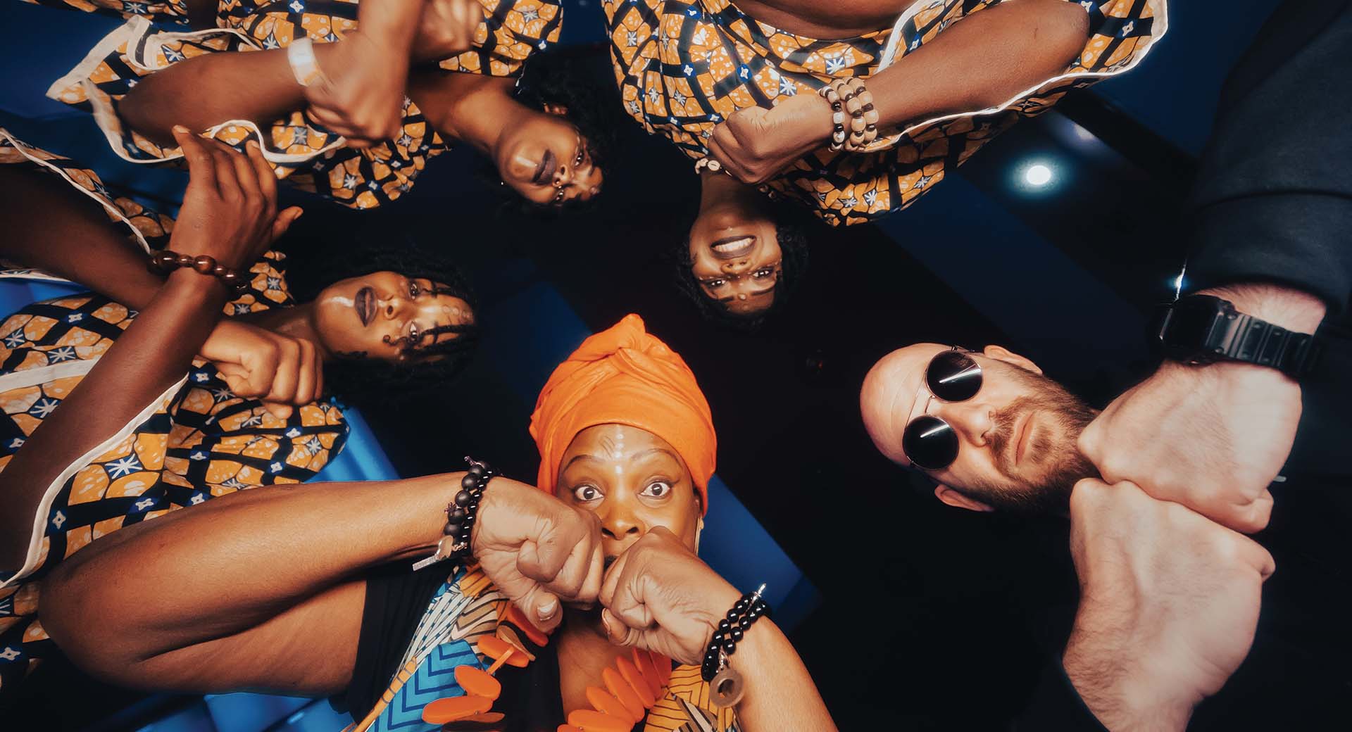 LES MAMANS DU CONGO x RROBIN – Wax Booking